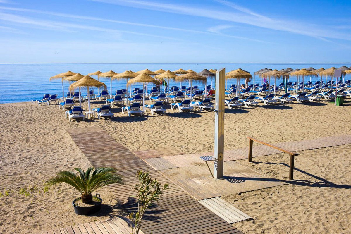Discover various features of the elegant resort of Marbella